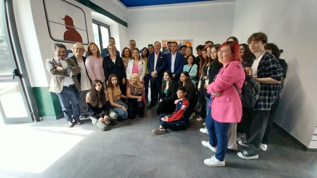 Paternò, la street art rende viva è bella la stazione: inaugurata l ...