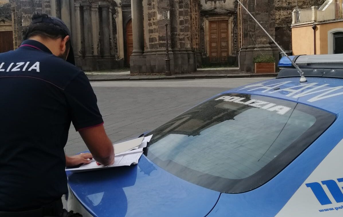 Adrano, ai domiciliari per tentato omicidio esce per fare una ...