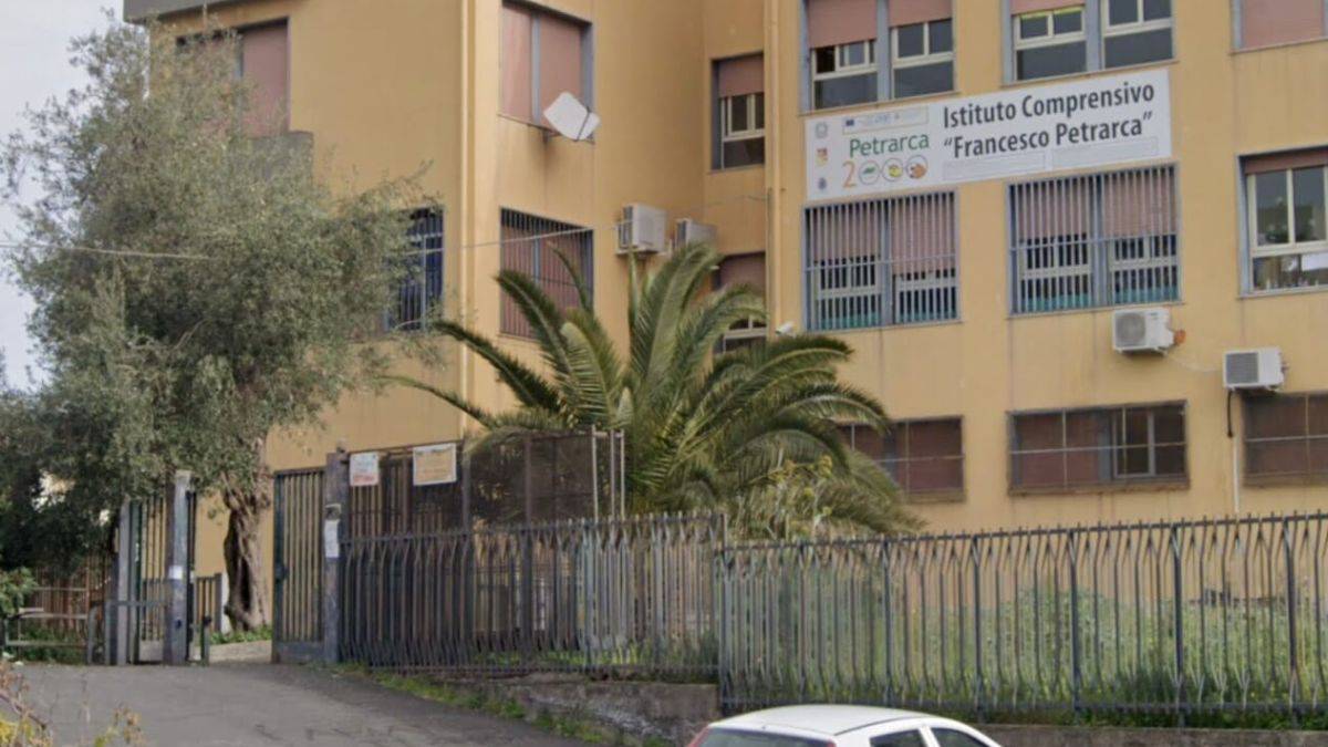 Catania, maestre aggredite dai genitori: sindaco Trantino nella scuola ...