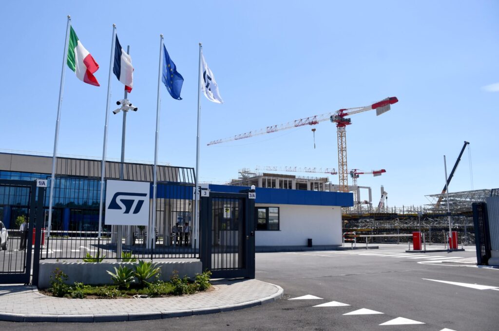 STMicroelectronics punta su Catania: confermati 2,6 miliardi di ...