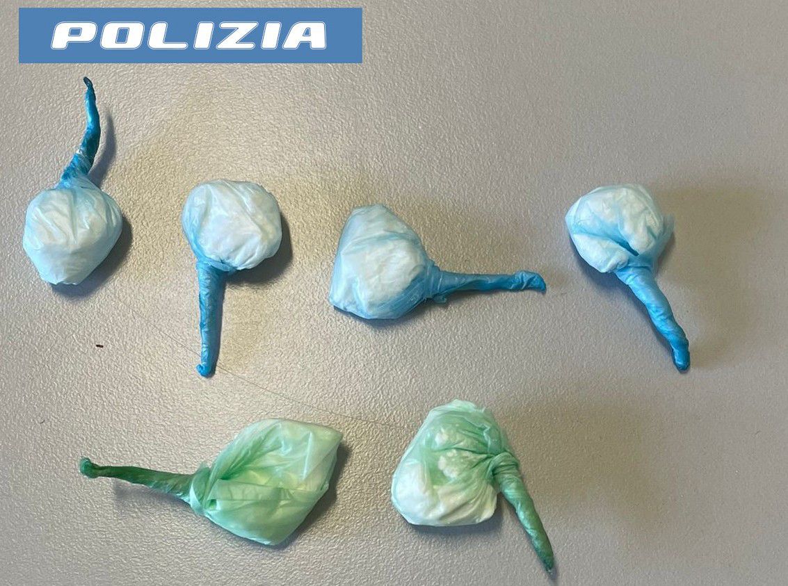 S. M. di Licodia, nascondeva sei dosi di cocaina nel pugno: arrestato ...